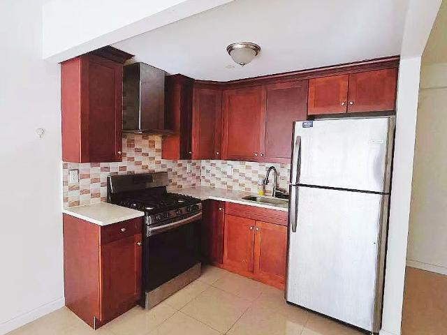 71 66 Parsons Boulevard 4K