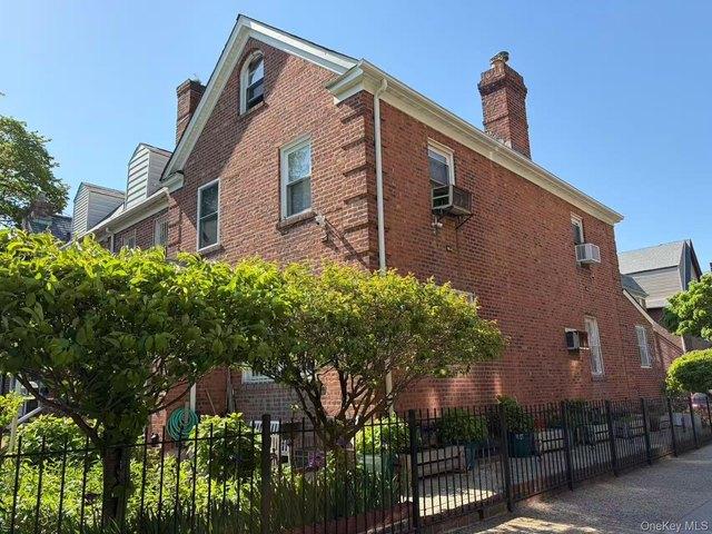 71 09 34th Ave, Jackson Heights, NY 11372
