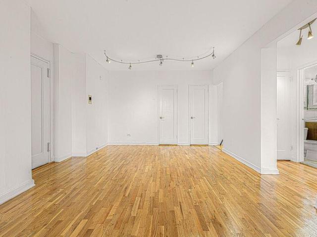 71 11 Yellowstone Boulevard, 7K, Forest Hills, NY 11375