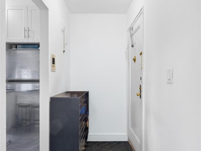 71 11 Yellowstone Boulevard 4B