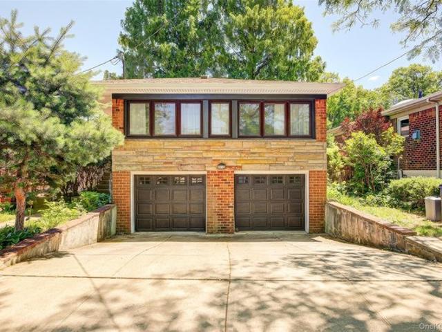 71 15 th St, Fresh Meadows, NY 11365