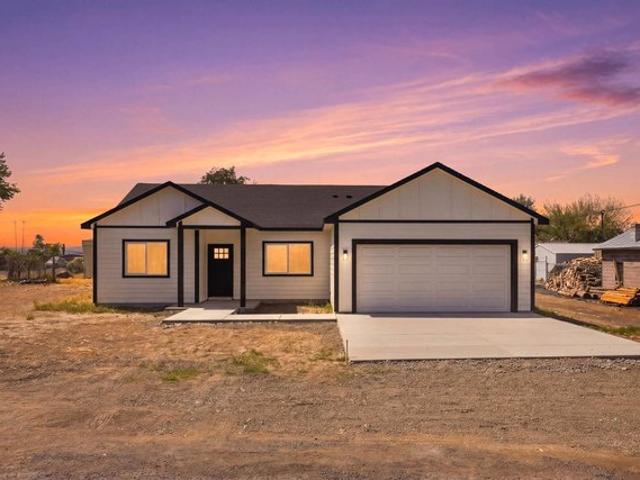 71 W Third Ave, Burbank, WA 99323