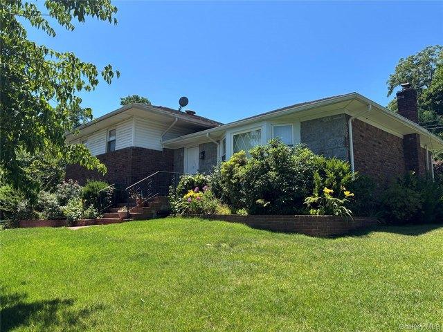 71 Willits Rd, Glen Cove, NY 11542