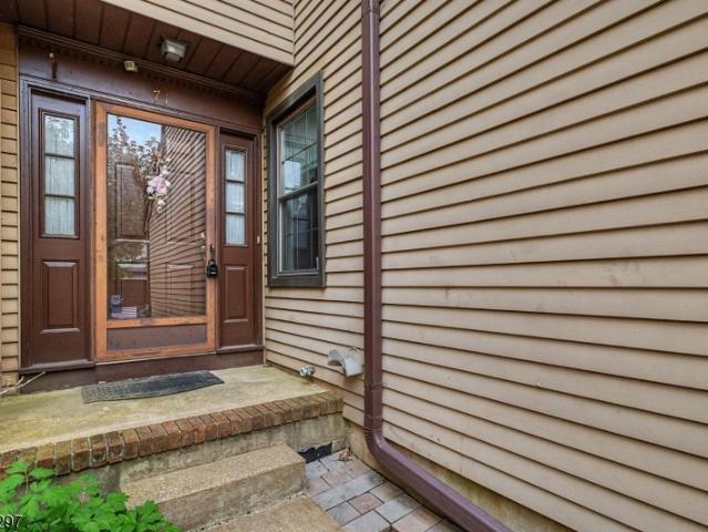 71 Bayberry Dr