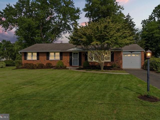 71 Cherokee Rd, Doylestown, PA 18901