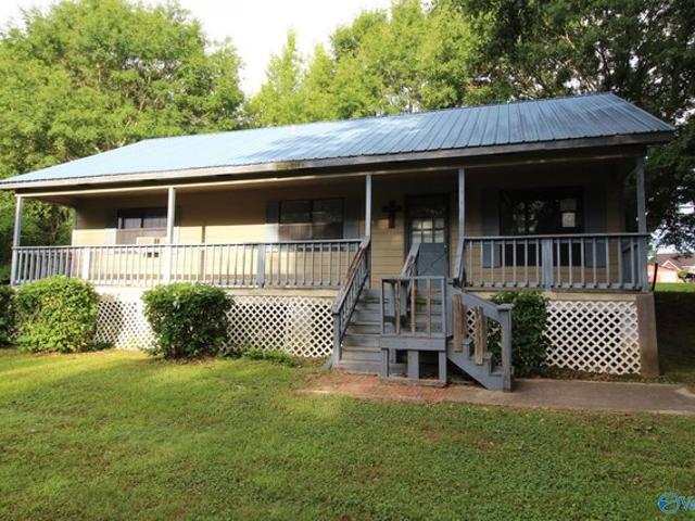 71 Community House Rd, Guntersville, AL 35976