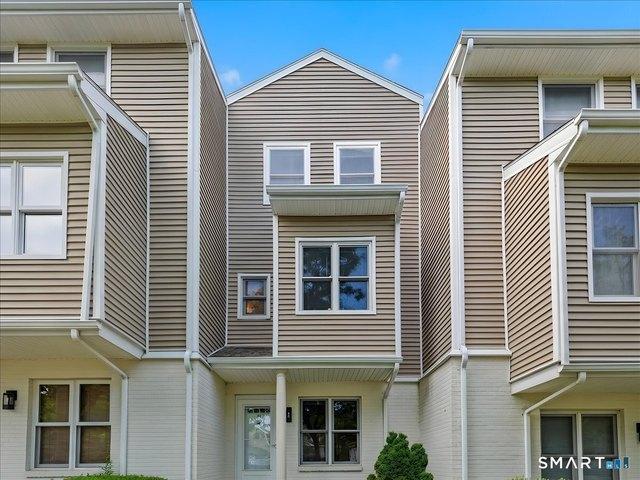71 Cobblestone Dr Unit 71, Groton, CT 06340