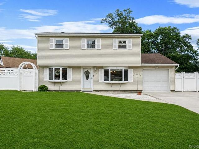 71 Colony Rd, Port Jefferson Station, NY 11776