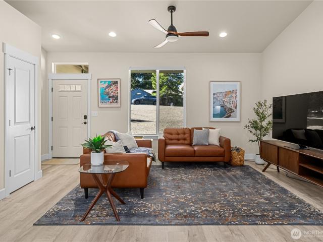 71 E Connemara Way