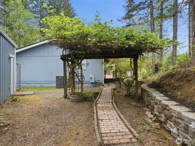 71 E Richardson Road