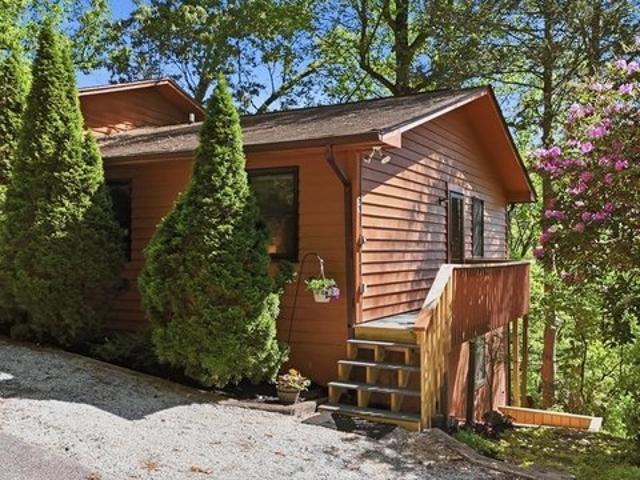 71 Golf Vista Dr, Franklin, NC 28734