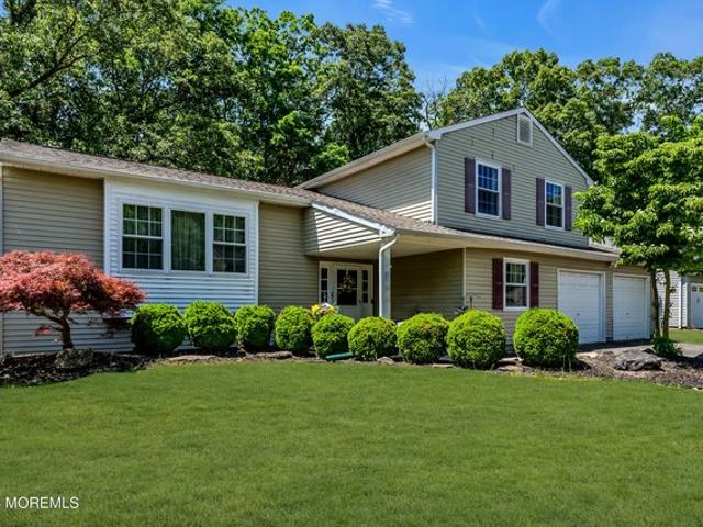 71 Glen Arden Dr, Howell, NJ 07731