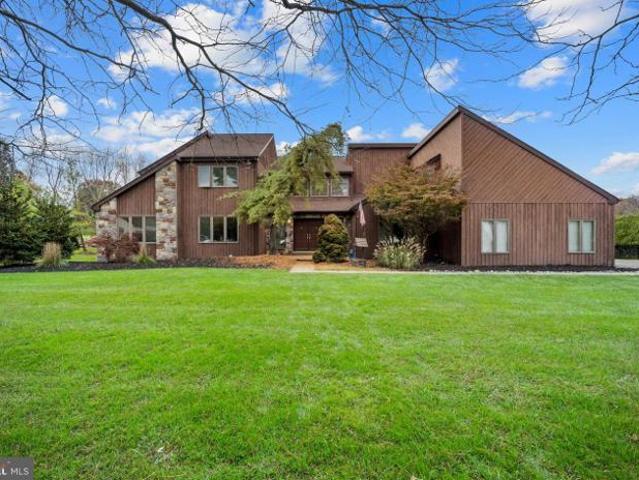 71 Hidden Cove Dr, Southampton, PA 18966