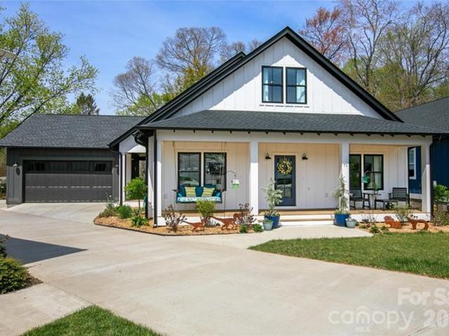 71 Hidden Pond Ln, Brevard, NC 28712