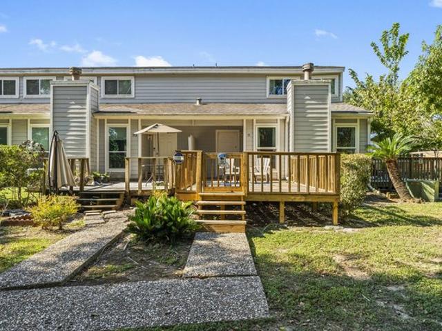 71 Hideaway Dr, Friendswood, TX 77546