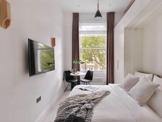 71 Linden Gardens, London W2 Studio to rent £3,445 pcm £795 pw