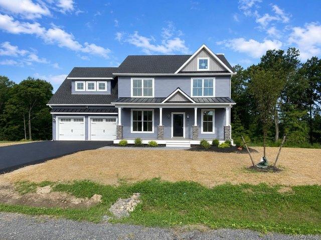 71 Lotus Dr, Slate Hill, NY 10973