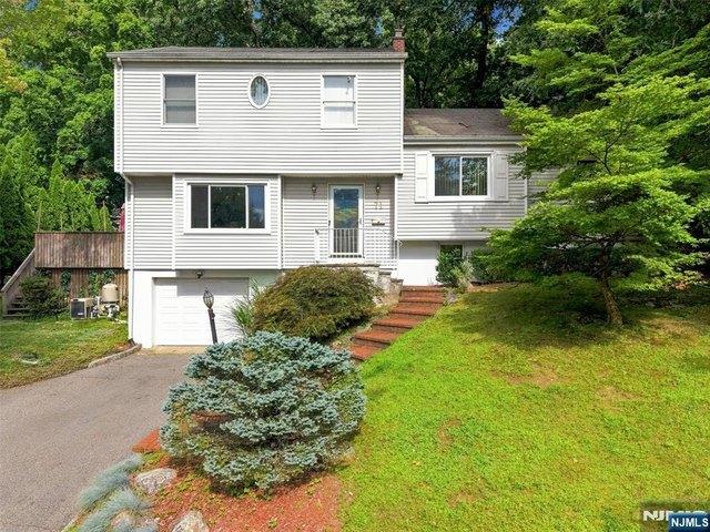 71 Malcolm Rd, Mahwah, NJ 07430