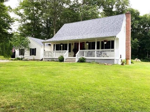 71 Oakleaf Dr, Colchester, CT 06415