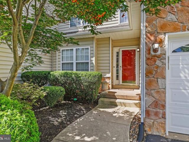 71 Palmer Dr, Moorestown, NJ 08057
