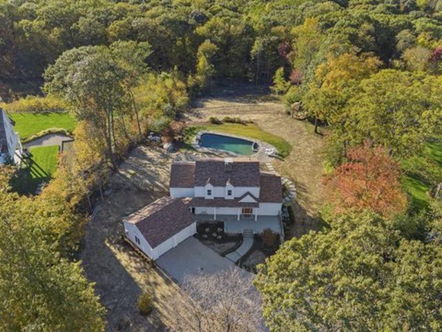 71 Peaceable Ridge Rd, Ridgefield, CT 06877