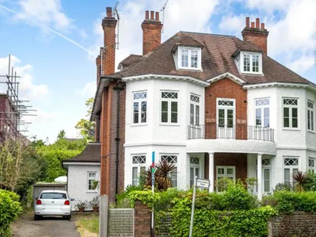 71 Queen's Road, London, TW10 6HJ, United Kingdom | 1 bed apartment for rent #167387353 | Rentberry