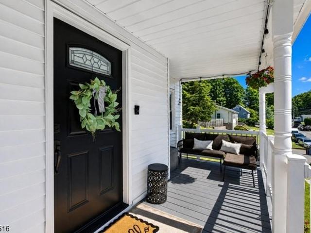 71 Reeve Ave, Bloomingdale, NJ 07403