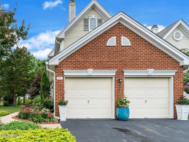 71 S Manor Court
