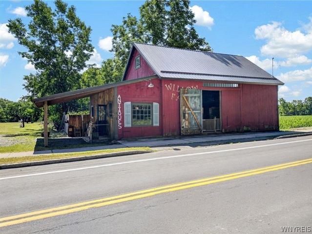 71 S Academy St, Wyoming, NY 14591