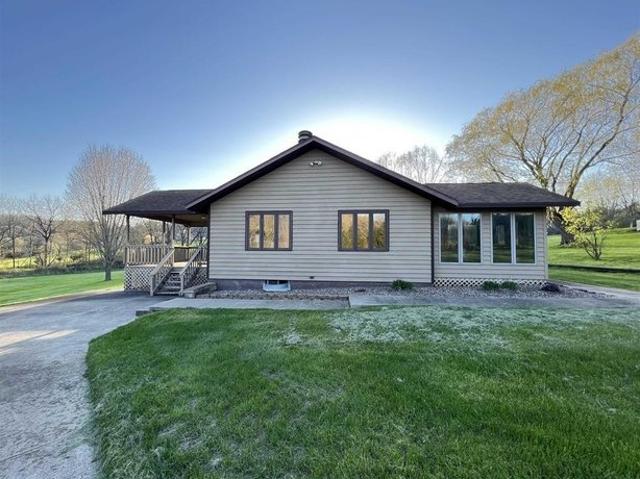 71 Sugarcreek Trl, Galena, IL 61036