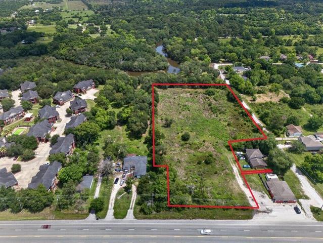 7204 Highway 6, Hitchcock, TX 77563