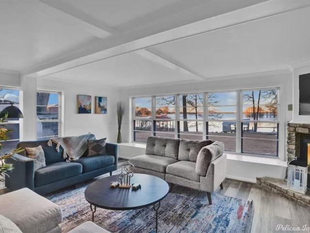 7204 S Lakeshore Drive