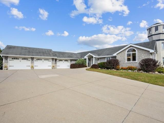 7207 Fairview Rd, Denmark, WI 54208