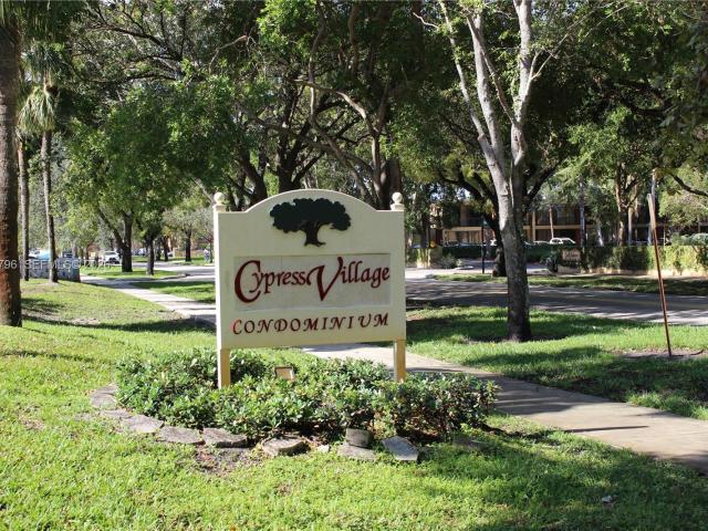 7208 Fairway Dr, Unit I8, Miami Lakes, FL 33014 | MLS #A12003 | Compass