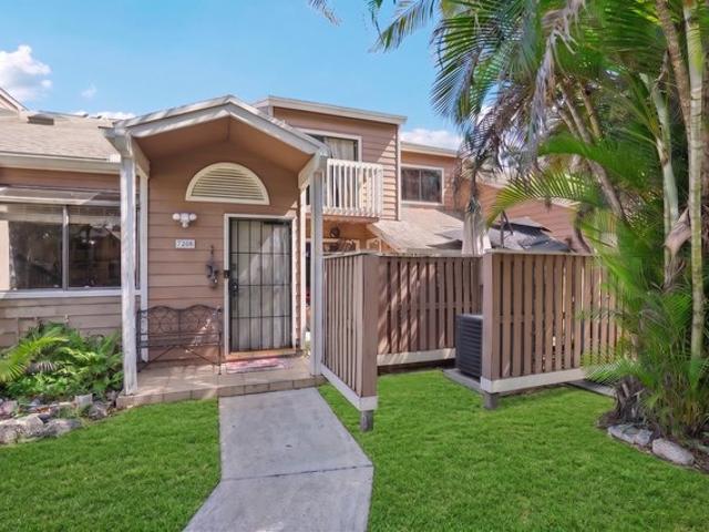 7208 Sportsmans Dr, North Lauderdale, FL 33068