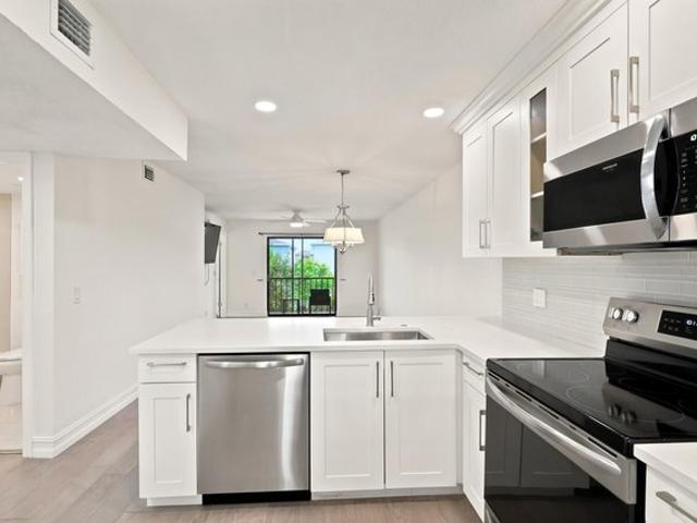 7209 Golf Colony Ct, Greenacres, FL 33467