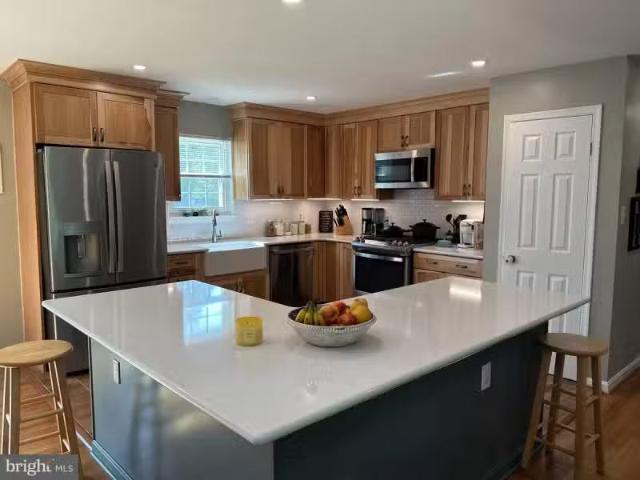 7209 Popkins Farm Rd, Alexandria, VA 22306