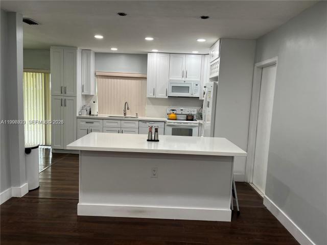 7200 NW 10th Pl, Plantation, FL 33313 | MLS #A11997
