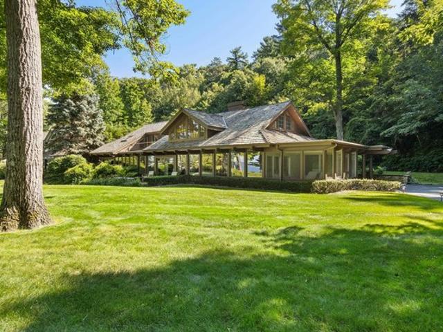 7200 Peninsula Dr, Traverse City, MI 49686