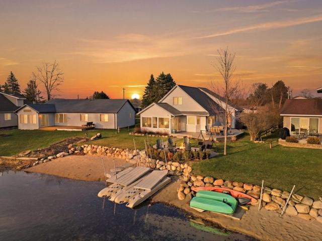 7201 Holiday Dr, Canadian Lakes, MI 49346