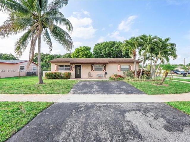 7201 SW 4th St, North Lauderdale, FL 33068