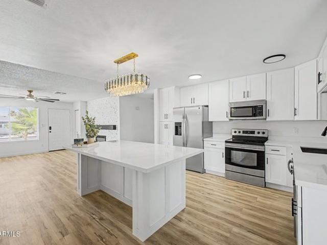 7202 W Shangri La Rd, Peoria, AZ 85345