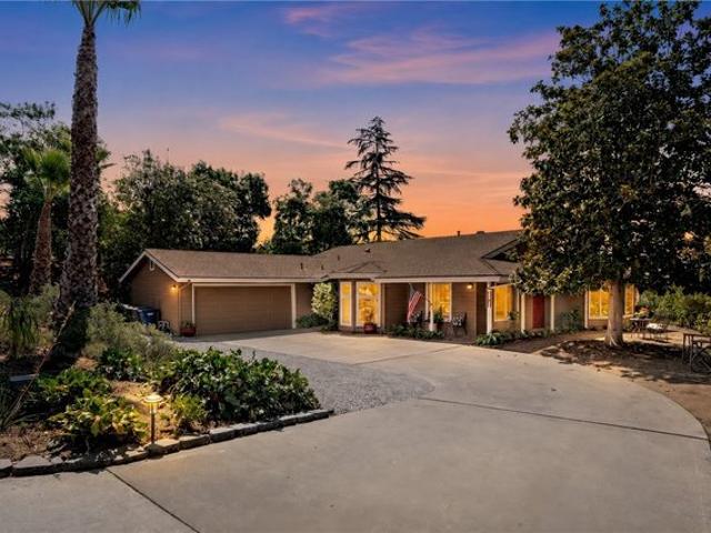 720 Carnation Ln, Fallbrook, CA 92028