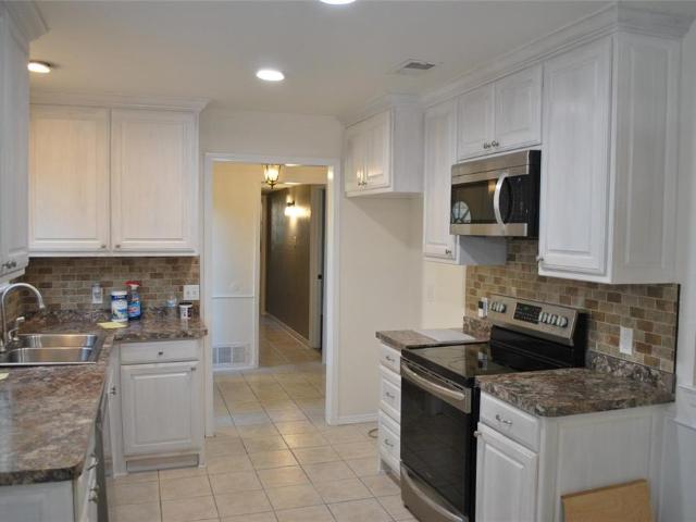 720 Ash St, Burleson, TX 76028 | MLS #21321