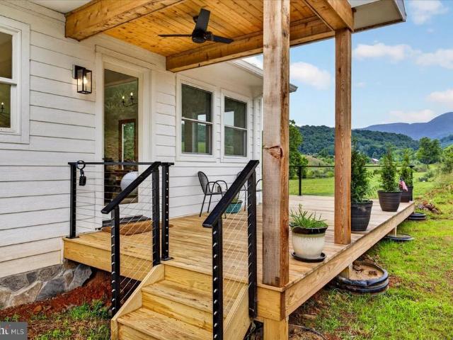 720 Gooney Manor Loop