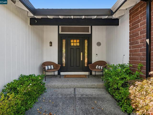 720 Graham Ct