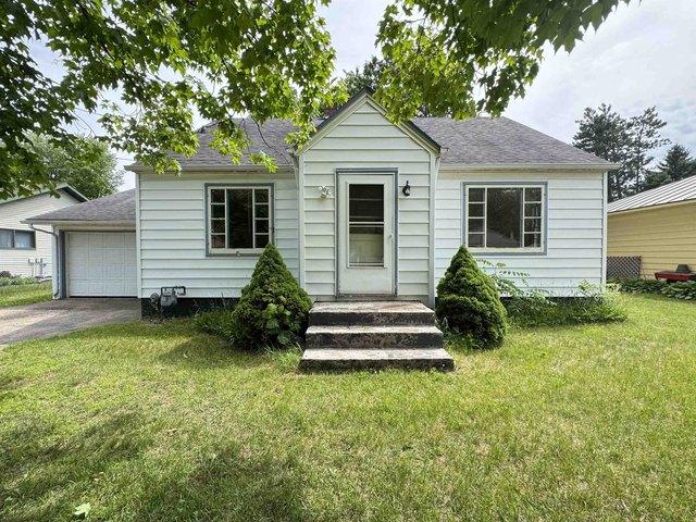 720 E Fulton St, Waupaca, WI 54981