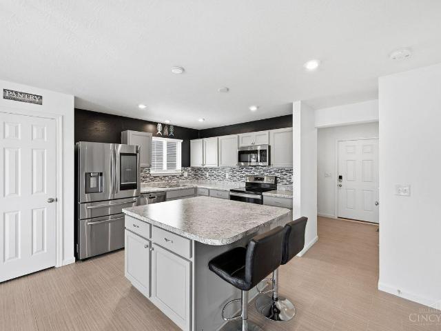 720 Kingly Terrace