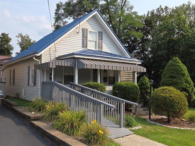 720 Hazlett Ave, Brackenridge, PA 15014