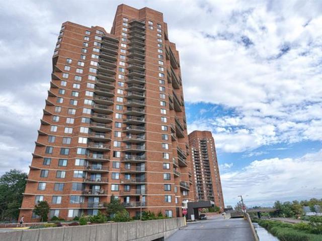 720 Harmon Cove Tower Unit 720, Secaucus, NJ 07094